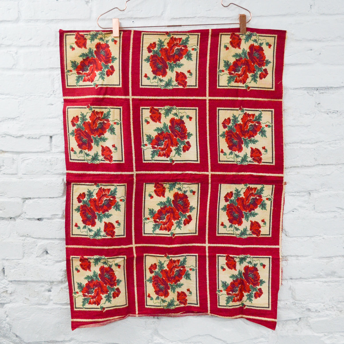 Red + White Vintage Printed Cheater Quilt Panel - 25" x 34" – Make & Mend